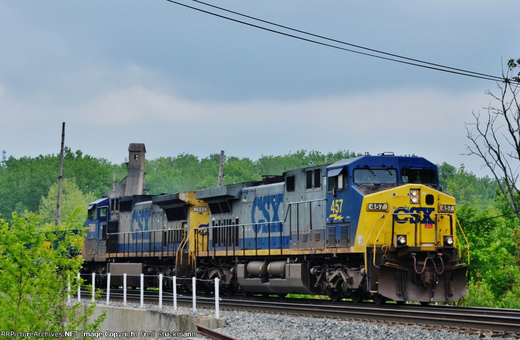 CSX 457 & 7880 pass over the old CT&V/B&O/Chessie/Metro/CVSR track.